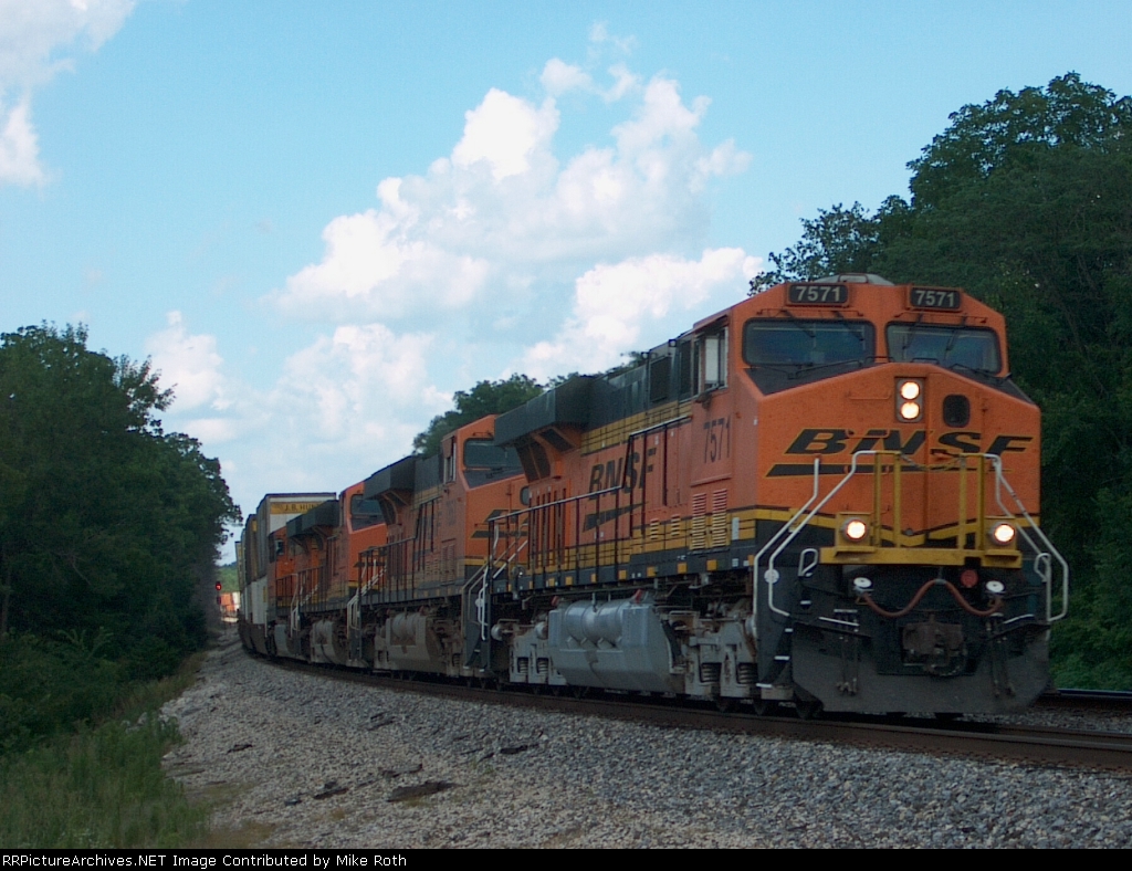 BNSF 7571